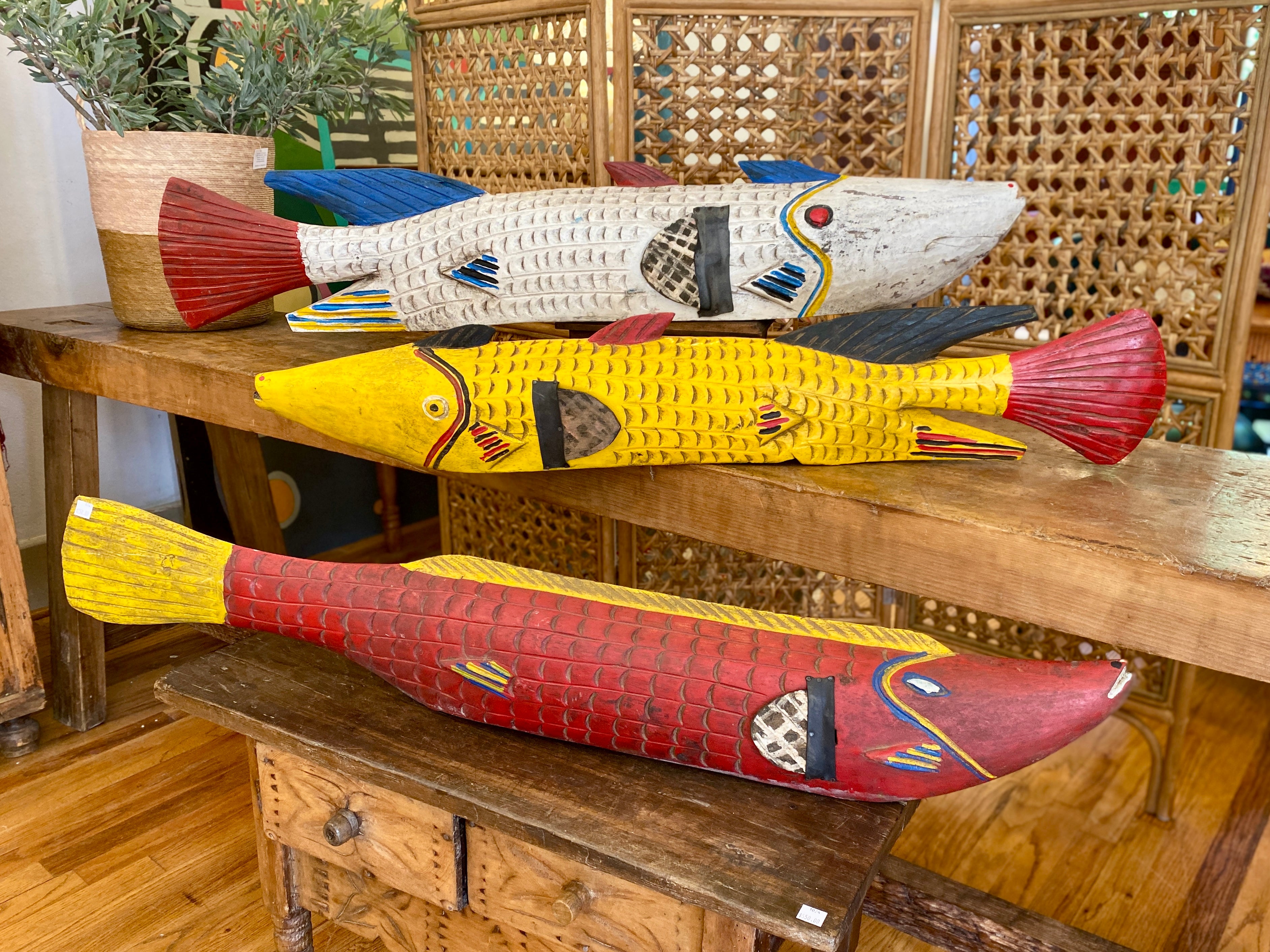 Vintage Wooden Bozo Fish – Surroundings